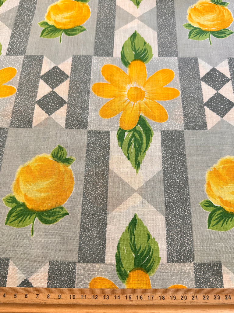 FAT QUARTER Vintage Fabric 1950s Yellow Flowers on Grey Cotton 88cm Wi ...