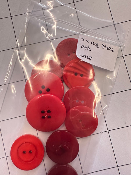 FIVE PAIRS x MEDIUM RED BUTTONS: Bulk Curated Vintage Modern 20mm-29mm ...